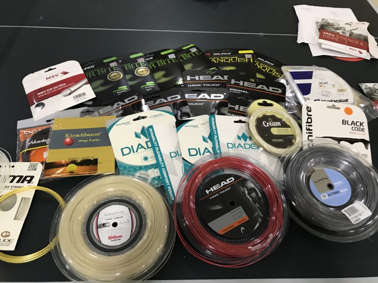 What is the difference between multifilament and poly strings?