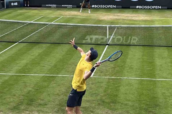 Carlos Moya's tennis racquet - Tennisnerd.net